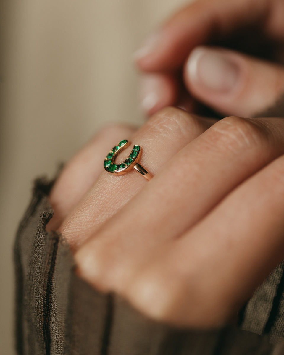 Agathe Antique 15ct Gold Emerald Horseshoe Ring | Rock n Rose