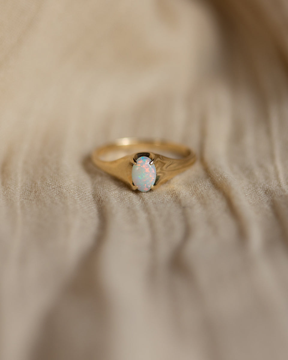 Jeanette 1976 Vintage 9ct Gold Opal Single Stone Ring | Rock n Rose